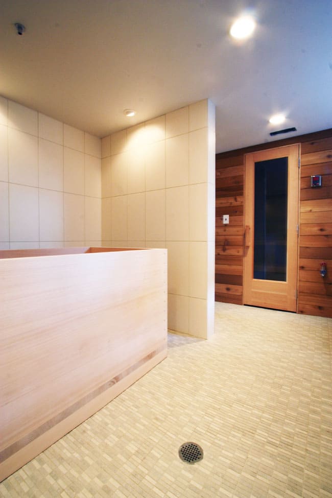 Ofuro Soaking Tubs vs. American Style Bathtubs | Hammer & Hand